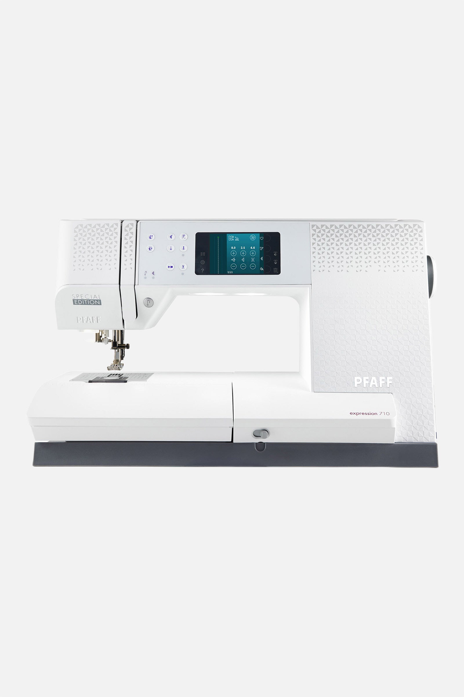 PFAFF expression™ 710 SE – Precision meets design – Make ma!